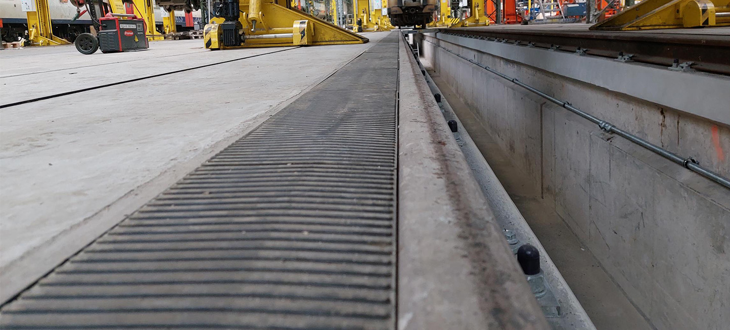 STRAIL gap cover for maintenance workshop - KRAIBURG STRAIL